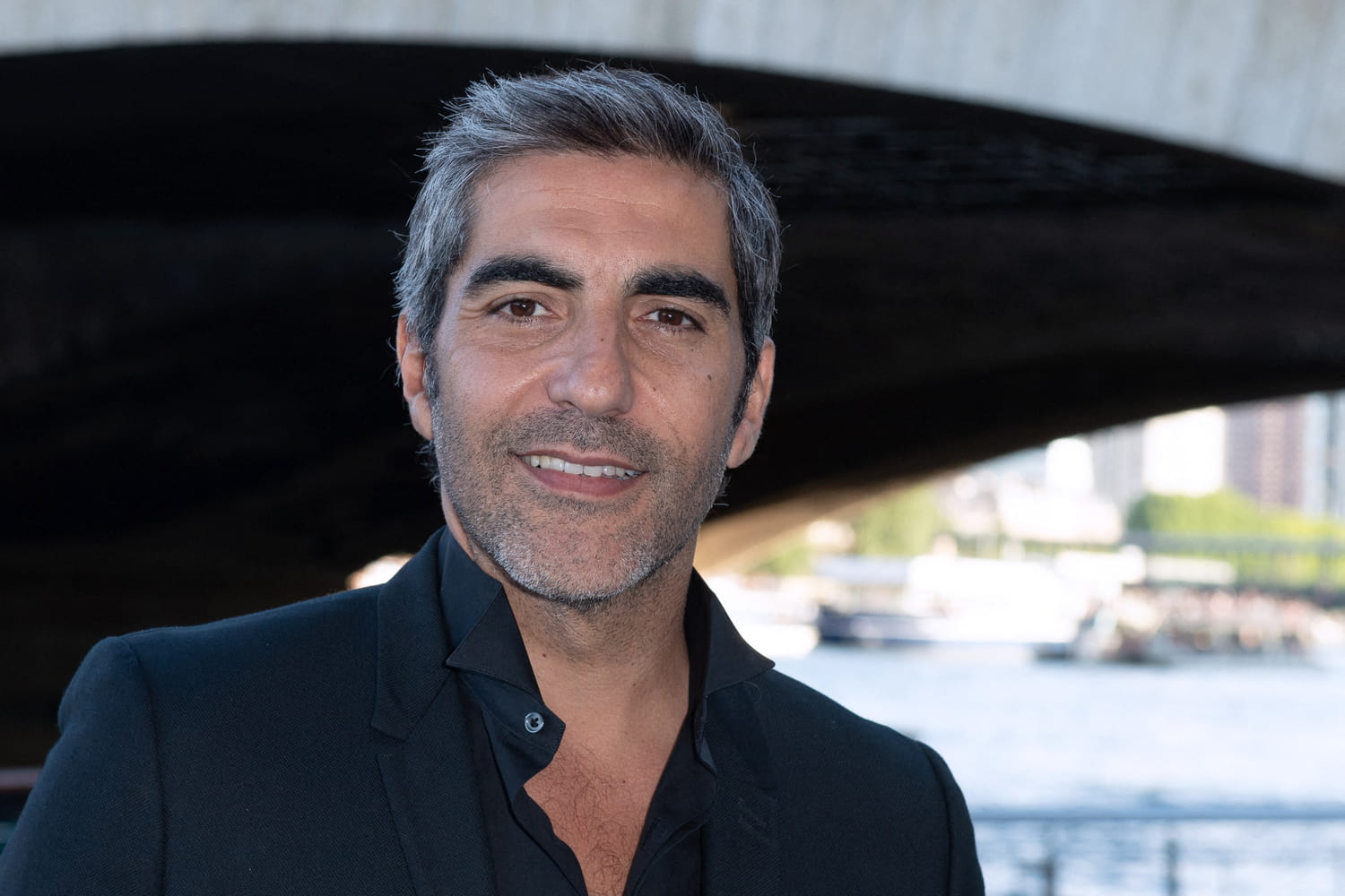 Ary Abittan en garde à vue, sa compagne l'accuse de viol - JForum