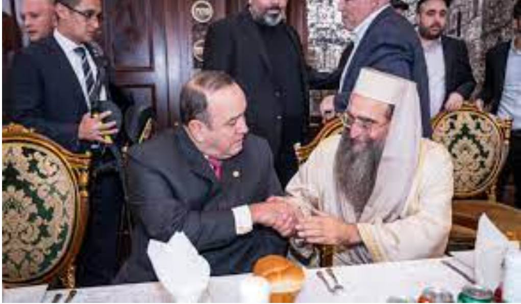 Le président guatémaltèque visite le rabbin Yoshiayao Yosef Pinto - JForum